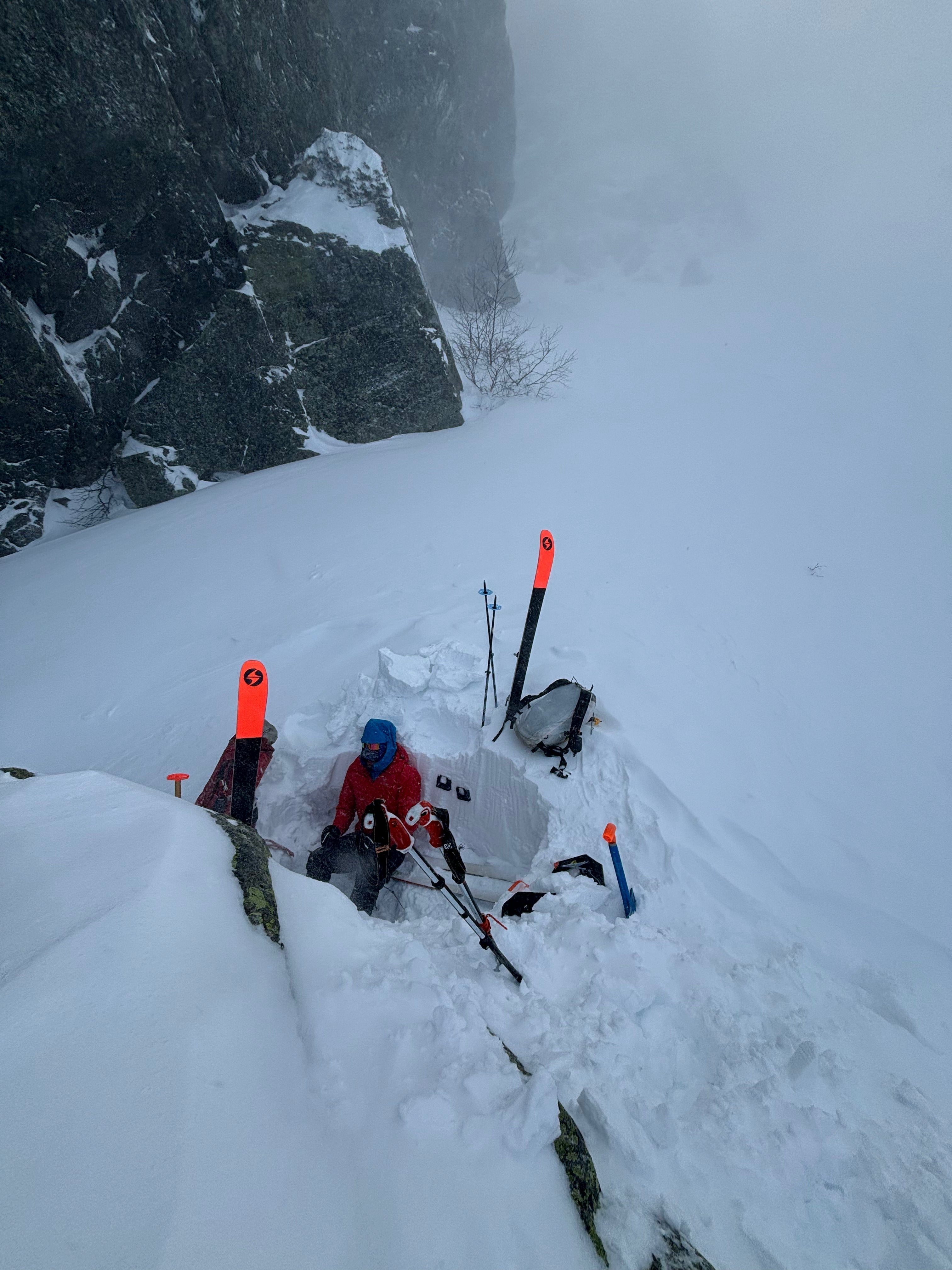 Digging Pits in Huntington Ravine - 2/10/25 – White Mountain Ski Co